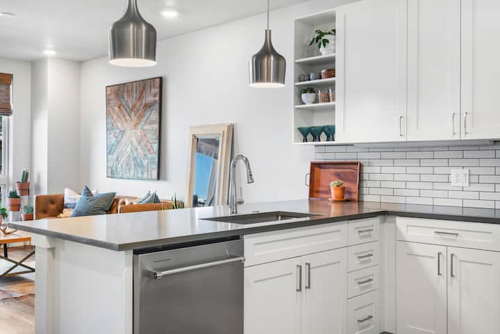 Downtown Castle Rock Condo - Castle Rock, CO