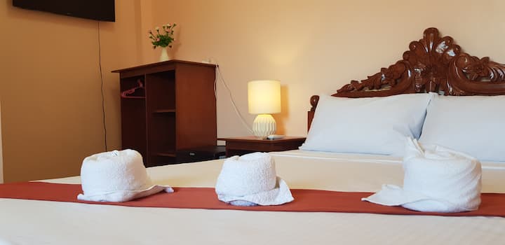 Queen Room Deluxe - Alaminos