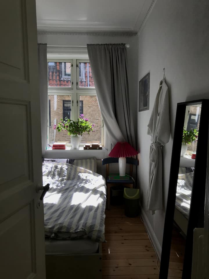 Cozy Room In Bright Apartment - 코펜하겐