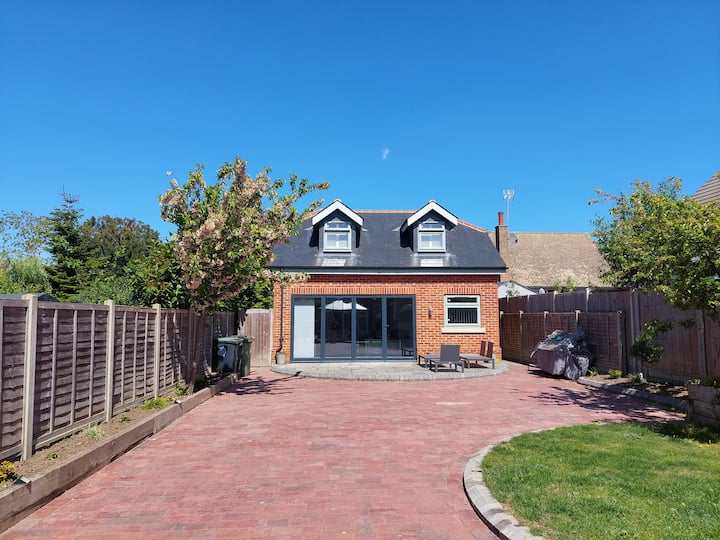 Henlow Annexe 2 Bedroom 2 Bathroom - Campton