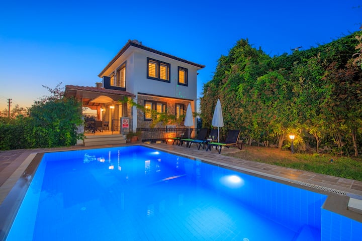 Villa Jüpiter - Korunaklı Havuz Lüks Villa - Ovacık