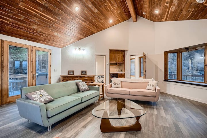 Epic Luxury Mountain Views Home - Nederland, CO