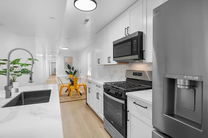 Redwood Suite | Private Bath| W/d| Wkly Clean! - San Francisco, CA