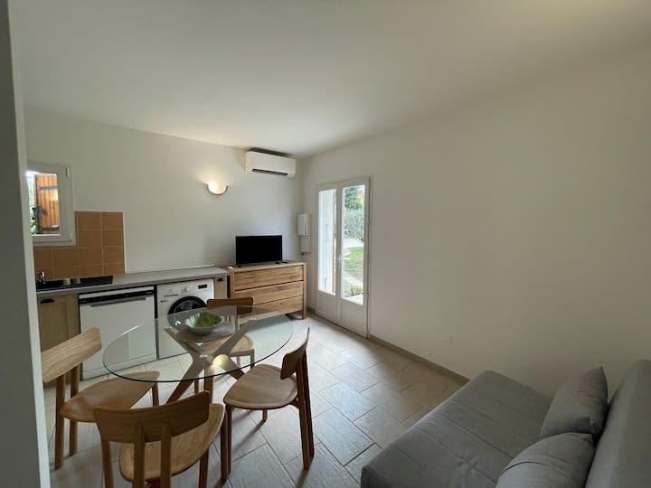Petite Maison 40 M² Au Calme - Vaucluse