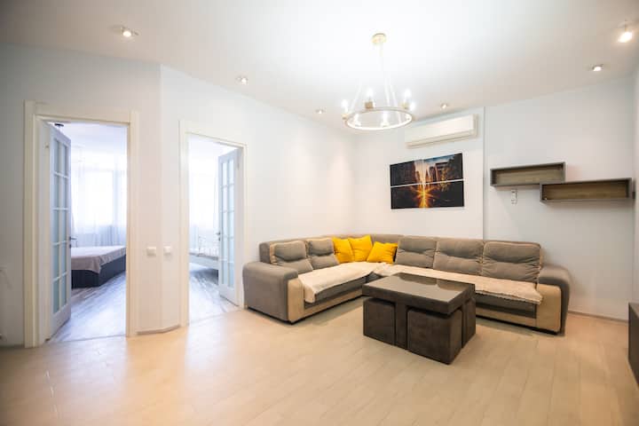 Spacious 2br Apartment–steps From Boulevard & Sea - Batumi