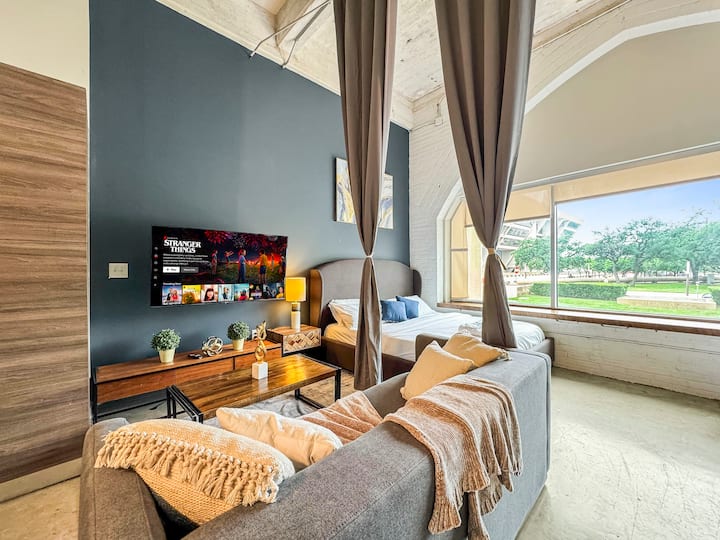 Elegant 3bd | Dt Dallas | Sleeps 18 | Free Parking - Dallas, TX