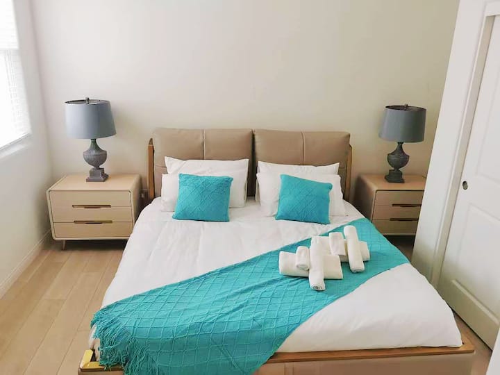 First Floor Bedroom With King-size Bed(2) - Las Vegas, NV