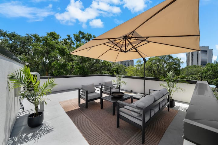 Great For Couples + Work Trips • Central • Petsok - Tampa, FL