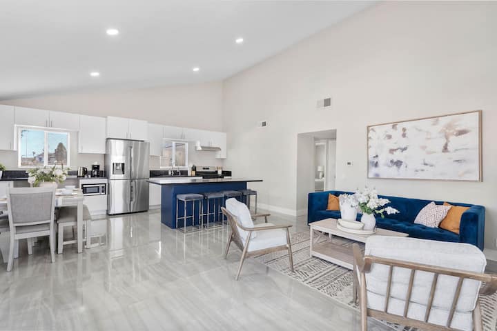 Newly Classy Remodeled Home In Huntington Beach - Huntington Beach, CA