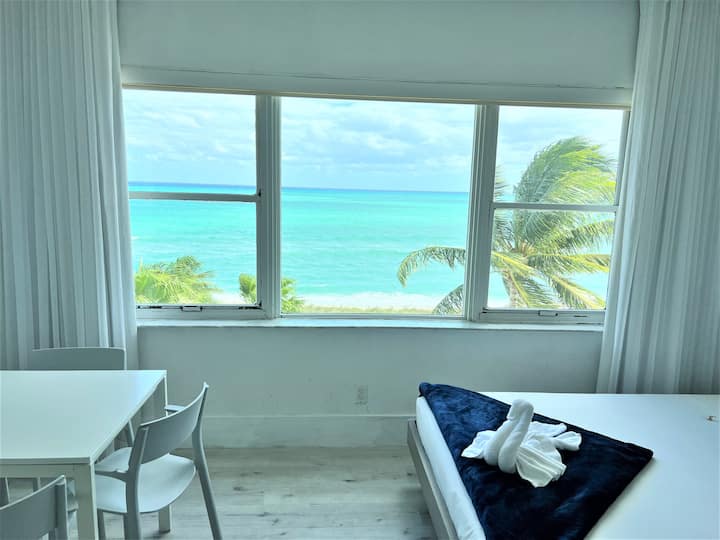 Directoceanview699 Pool Kitchen - Miami Beach, FL