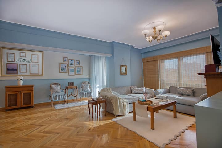 Bright Vintage 3br Zamalek Prime Location - Cairo