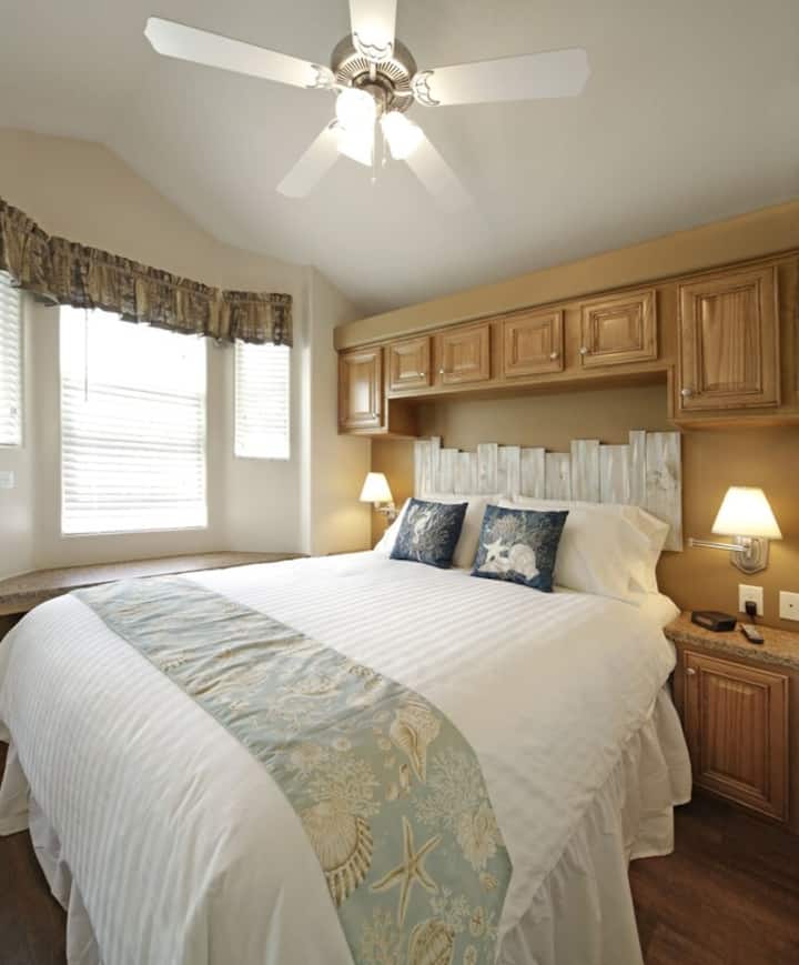 Cozy Vacation Cottage 200 - Grover Beach, CA