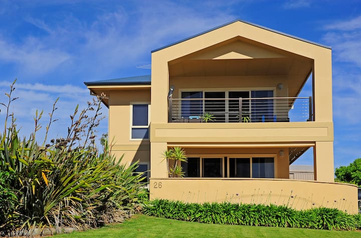 'Southern Comfort' On The Bay. - Point Turton