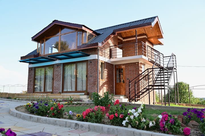Melrose- Cozy Wooden Retreat In Bir - Bir