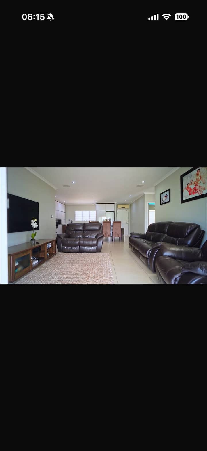 Stunning 3 Bedroom Townhouse. - KwaMashu