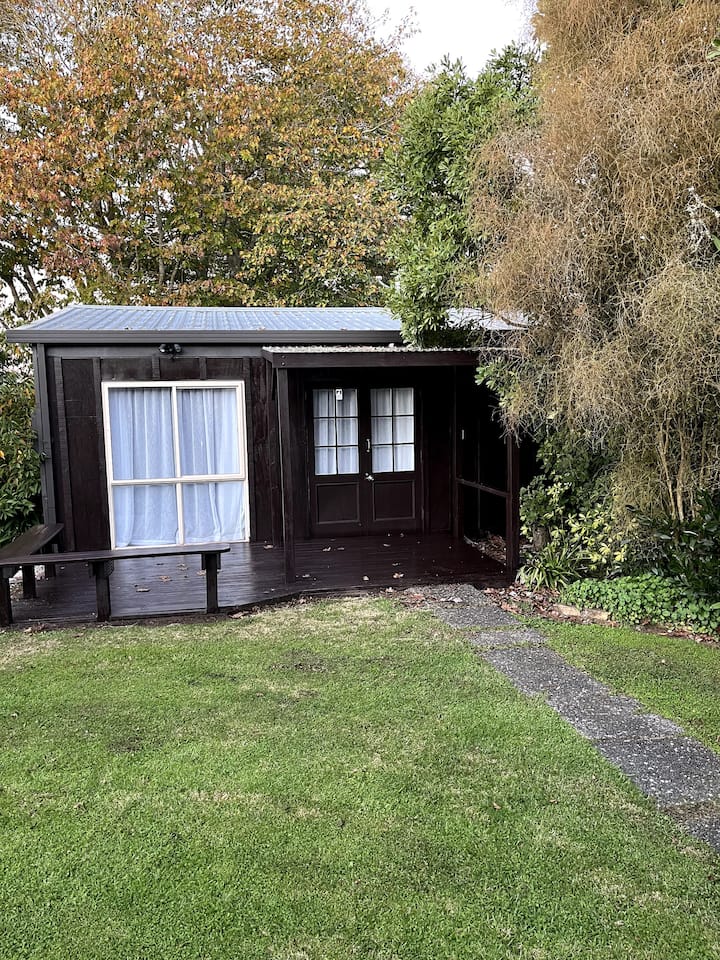 Little House In The Country - Pukekohe Hill