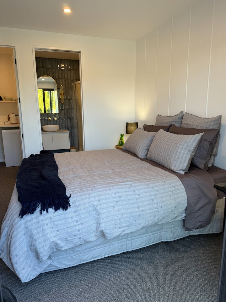 Comfort In Old Cromwell - Cromwell