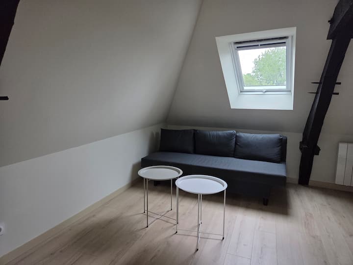 Studio Neuf, Deuxième éTage. Vaste Parking. - Mayenne