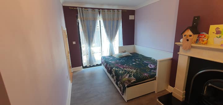 Room In Family Home For Female - Athlone