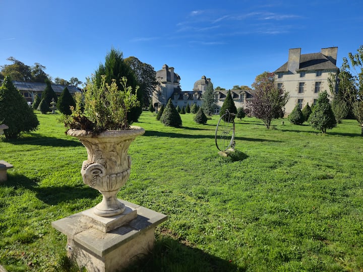 Longère Dans Le Parc Du Château - Dinan