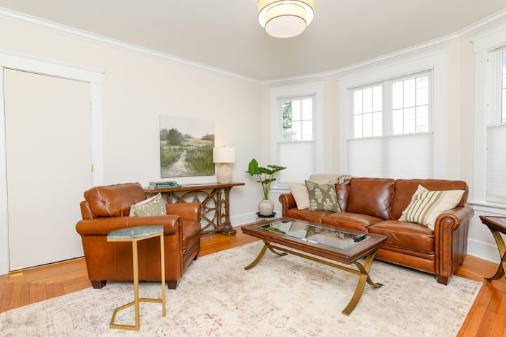 Bright 2br Near Downtown | Parking + Fast Wifi - New Haven, CT