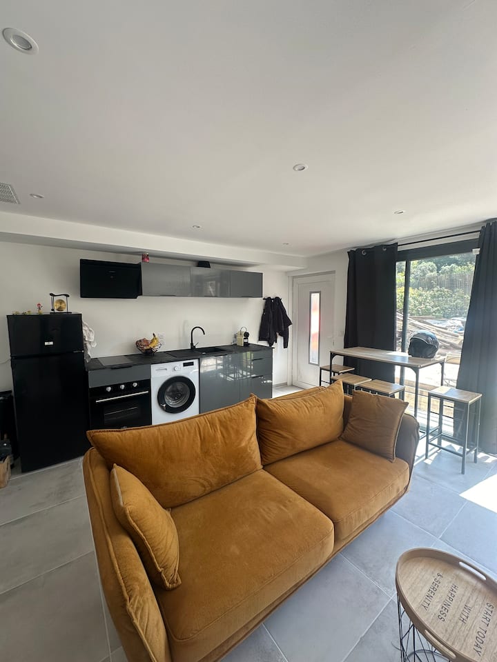Location F2 Avec Piscine - Roquebrune-sur-Argens