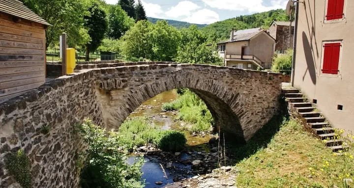 Gite A Fraissinet De Fourques 1 à 4 Pers -