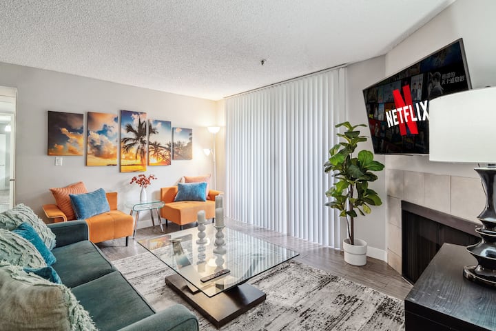 Chic Retreat In Hollywood | Pool | Free Parking - Hollywood, CA