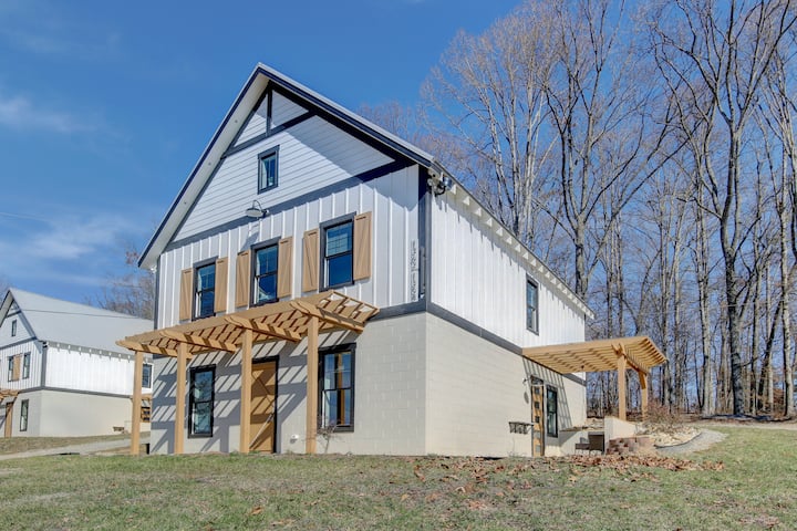 1as Luxury European Barndo Farm Stay W/ Fresh Eggs - Jefferson City, TN