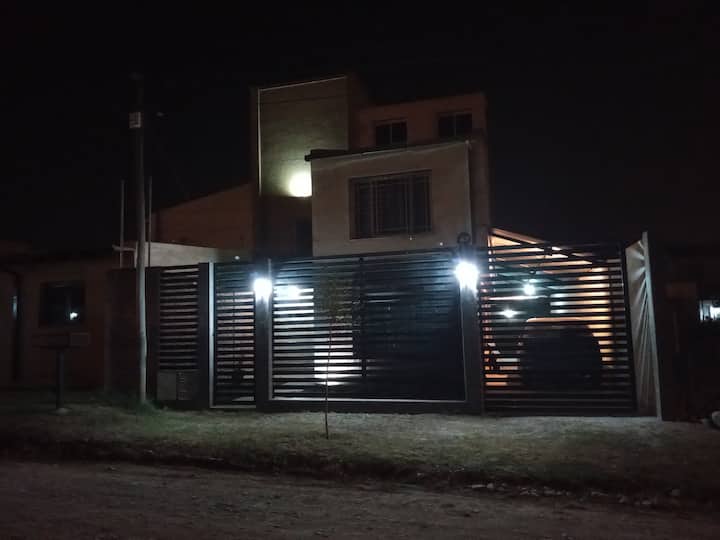 Casa Frente Aeropuerto En Salta - Salta