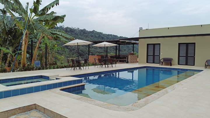 Casa En Anapoima, Piscina, Jacuzzi, Wifi, Tv - Anapoima