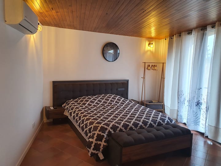 Cadre D'exception Studio Rdc Avec Piscine - Orange