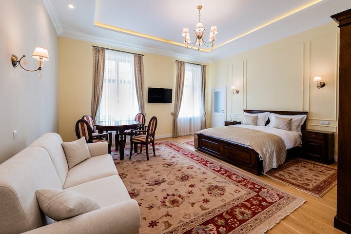 Elegant City-center Room - Sibiu