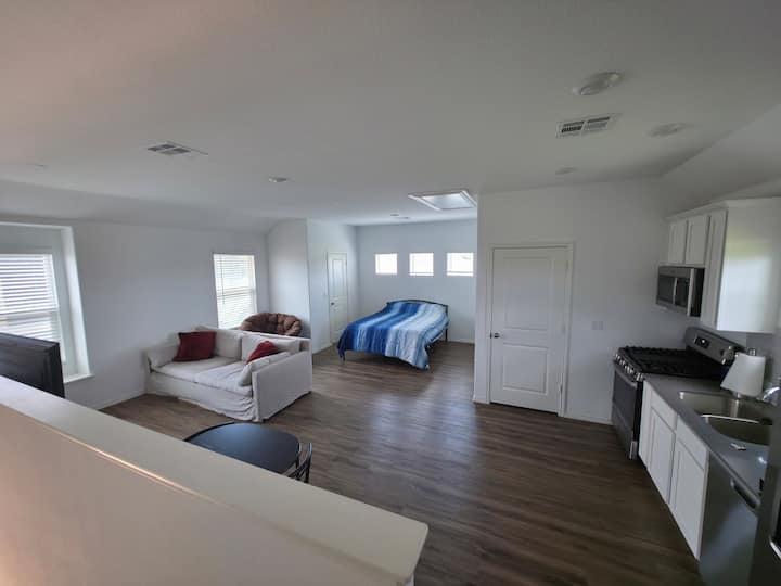 Carmello Guesthouse - Kyle, TX
