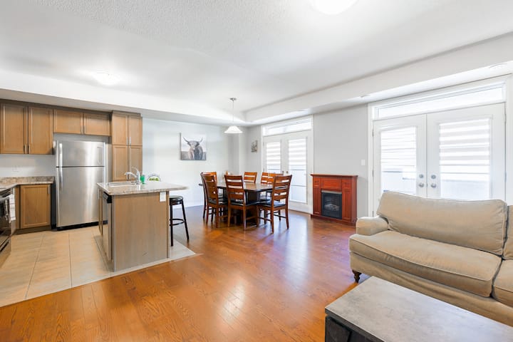 Modern 3-level Private Home | 2 Patios | Bbq - Markham