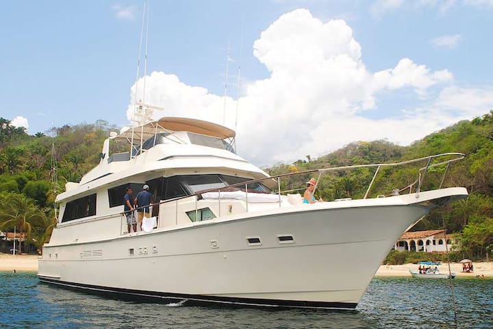75' Hatteras Power Yacht - Nuevo Vallarta