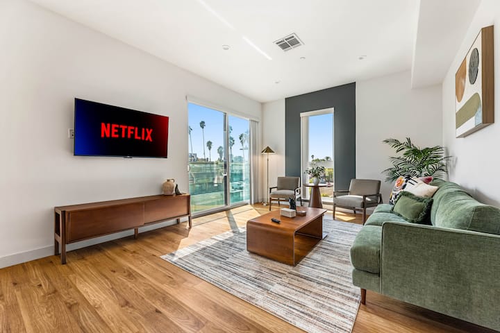 Chic K-town 2bd Hideaway - Parking, Gym & Rooftop - Los Ángeles, CA
