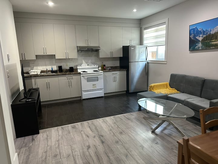 Comfy 1br Suite In Surrey W/ Ac - New Westminster