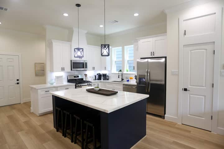 New 4br /Family & Pet-friendly-sleeps 12 /Roku Tvs - Houston, TX