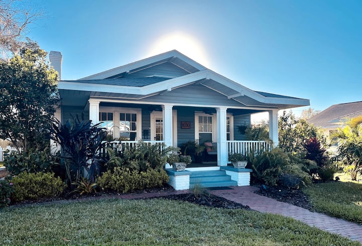 Cozy & Charming Bungalow - Lakeland, FL