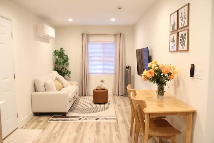 Private Guesthouse With Kitchen,bath,dryer, Washer - San Diego, CA