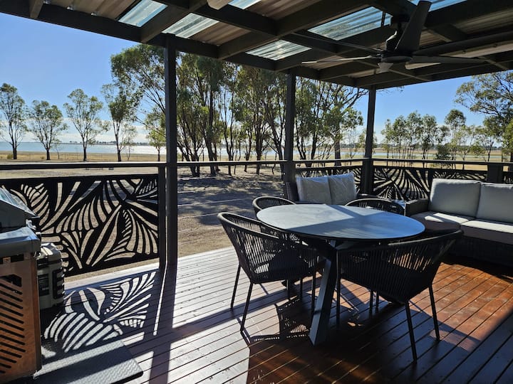 Cottage By The Lake - Rushworth