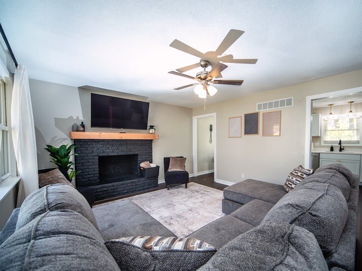 Cozy 4bedroom House Near Legends - Kansas City, KS