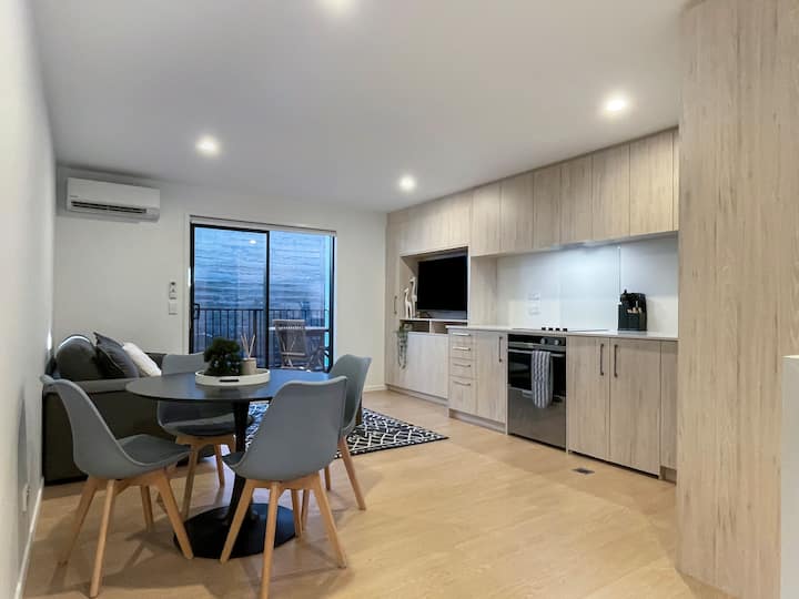 Light & Central Cbd Stay - Christchurch