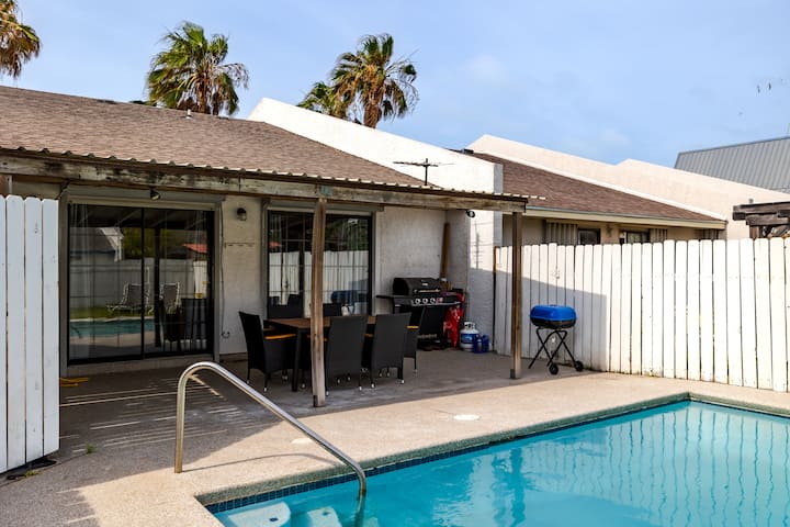 Bahama Pet Friendly Pool/beach - South Padre Island, TX