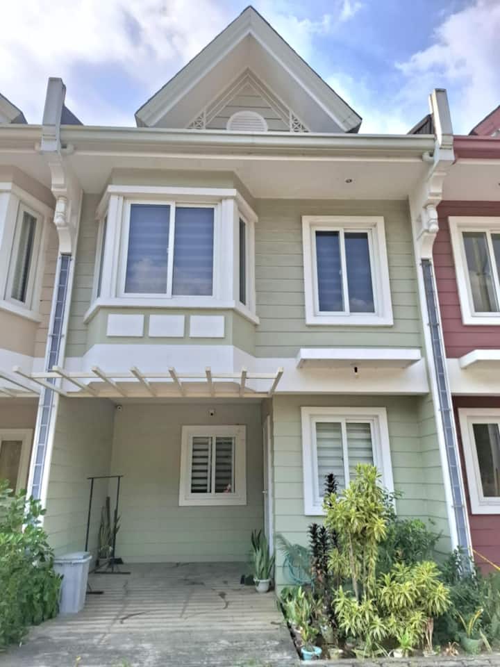 Cozy Townhouse - Batangas