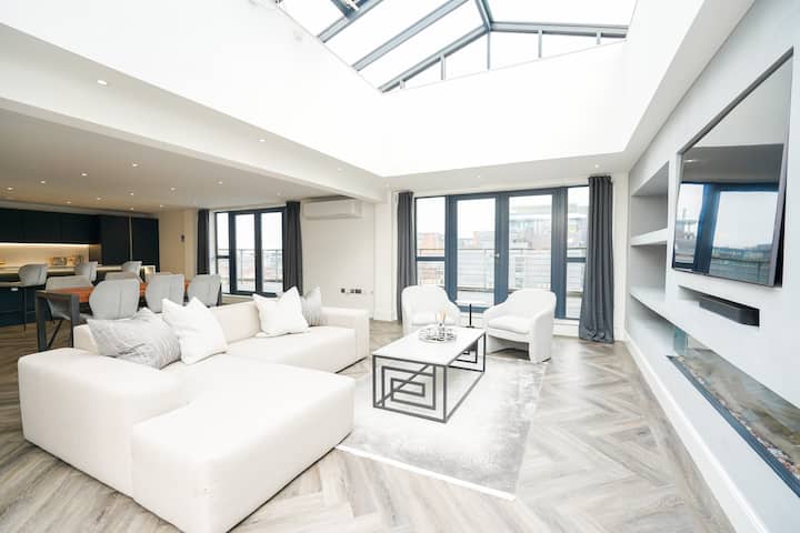 Luxury 2 Bedroom Citycentre Penthouse With Terrace - Liverpool, UK