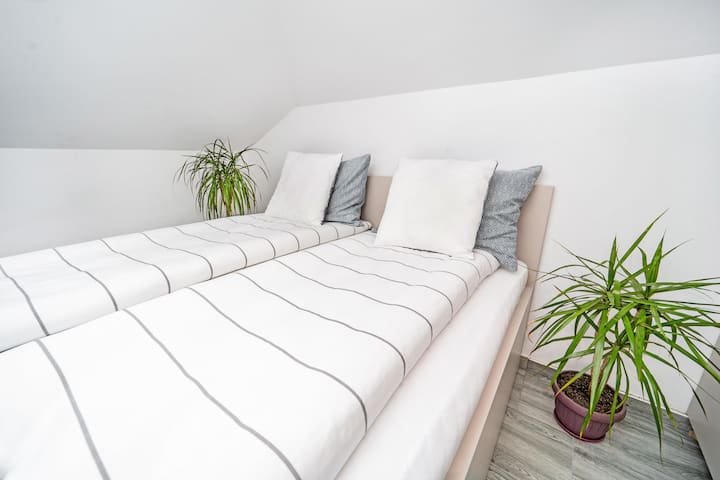 Parcare Gratuita - Hella Loft - By Princesse Hotel - Giroc