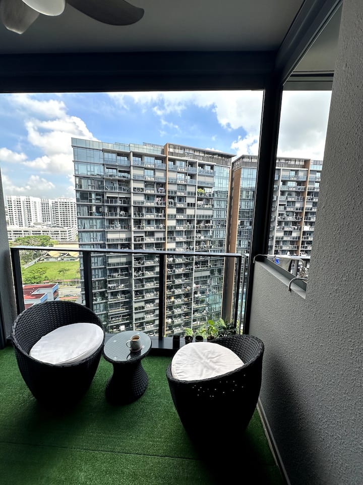 Spacious 2bdr Apartment In East - Singapore