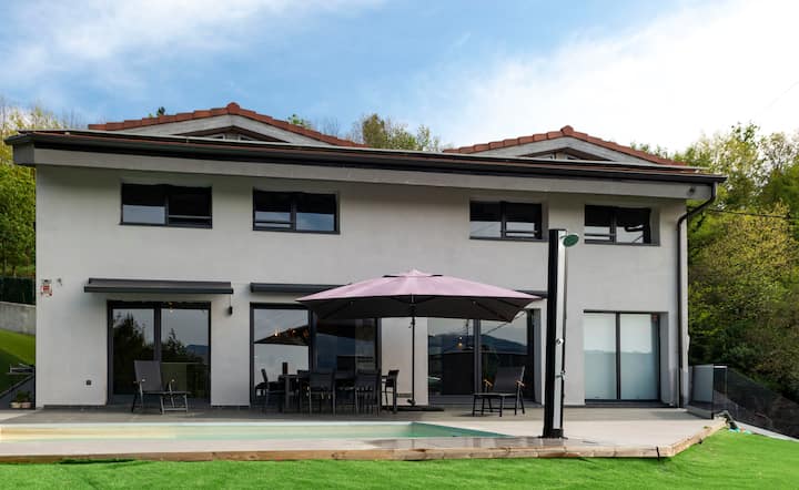 Casa Con Piscina Y Vistas Panorámicas - Bilbao